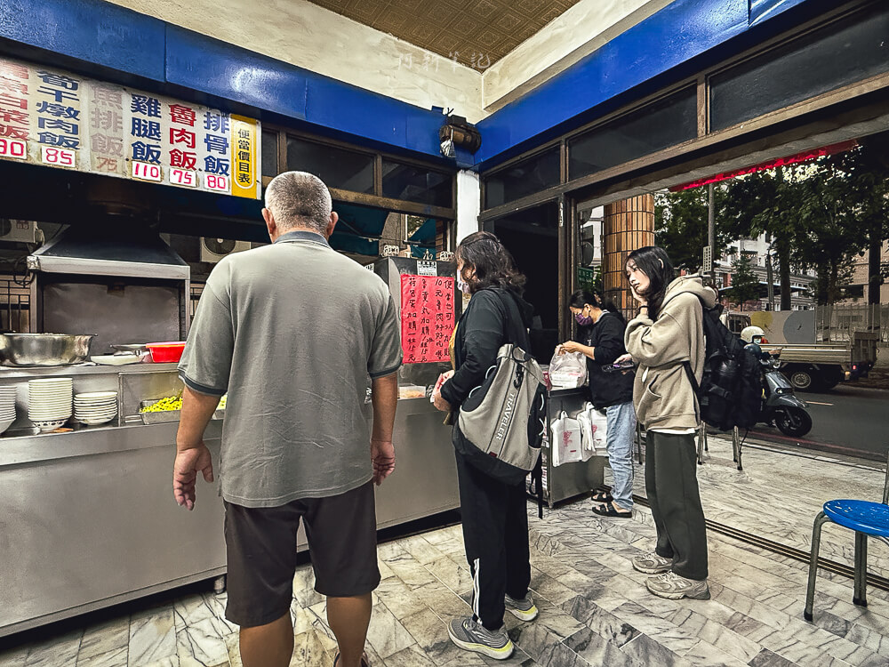 阿來排骨飯 |高雄好吃排骨飯推薦！只靠排骨飯熱賣超過40～