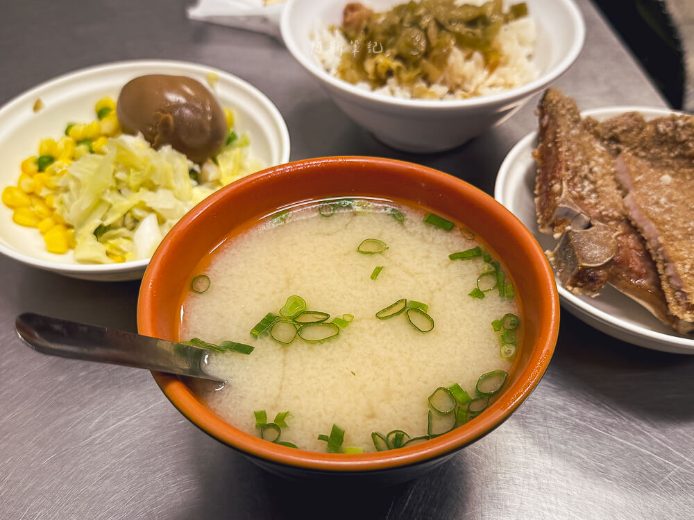 阿來排骨飯 |高雄好吃排骨飯推薦！只靠排骨飯熱賣超過40～