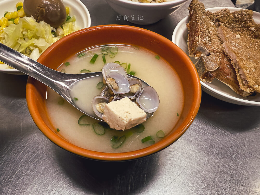 阿來排骨飯 |高雄好吃排骨飯推薦！只靠排骨飯熱賣超過40～
