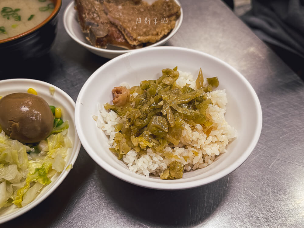 阿來排骨飯 |高雄好吃排骨飯推薦！只靠排骨飯熱賣超過40～