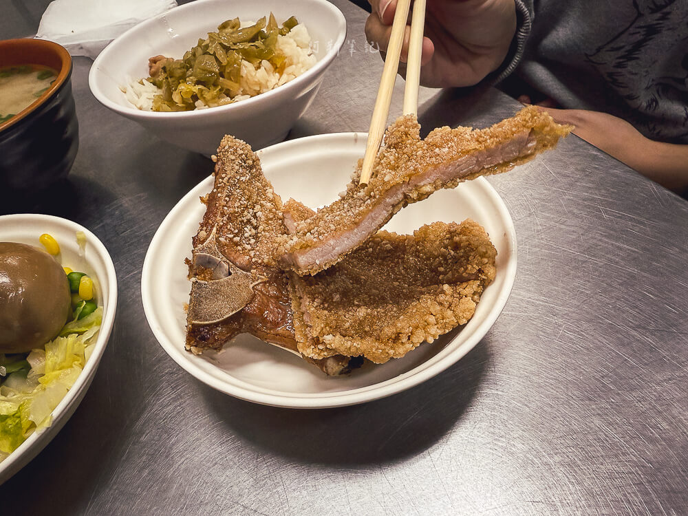 阿來排骨飯 |高雄好吃排骨飯推薦！只靠排骨飯熱賣超過40～