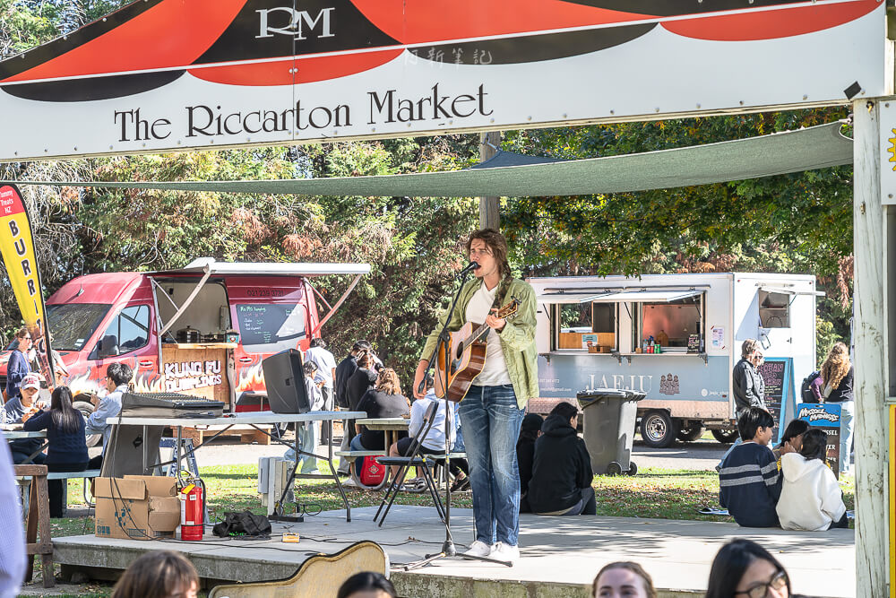 Riccarton Sunday Market |基督城最大農業市集！只開禮拜日～