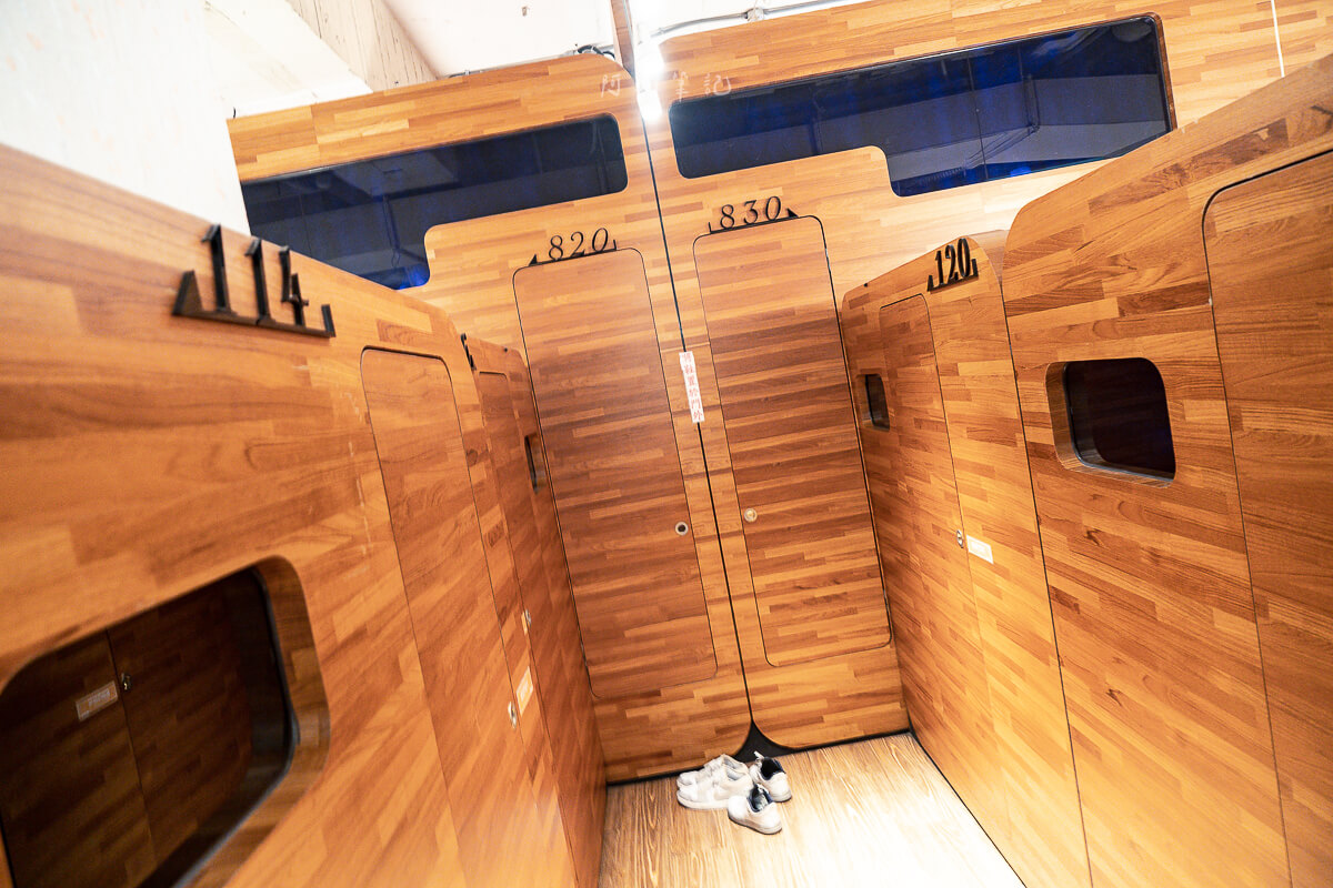 Qtime 京站店｜過夜包廂只要230元！飲料暢飲、漫畫影片免費看～