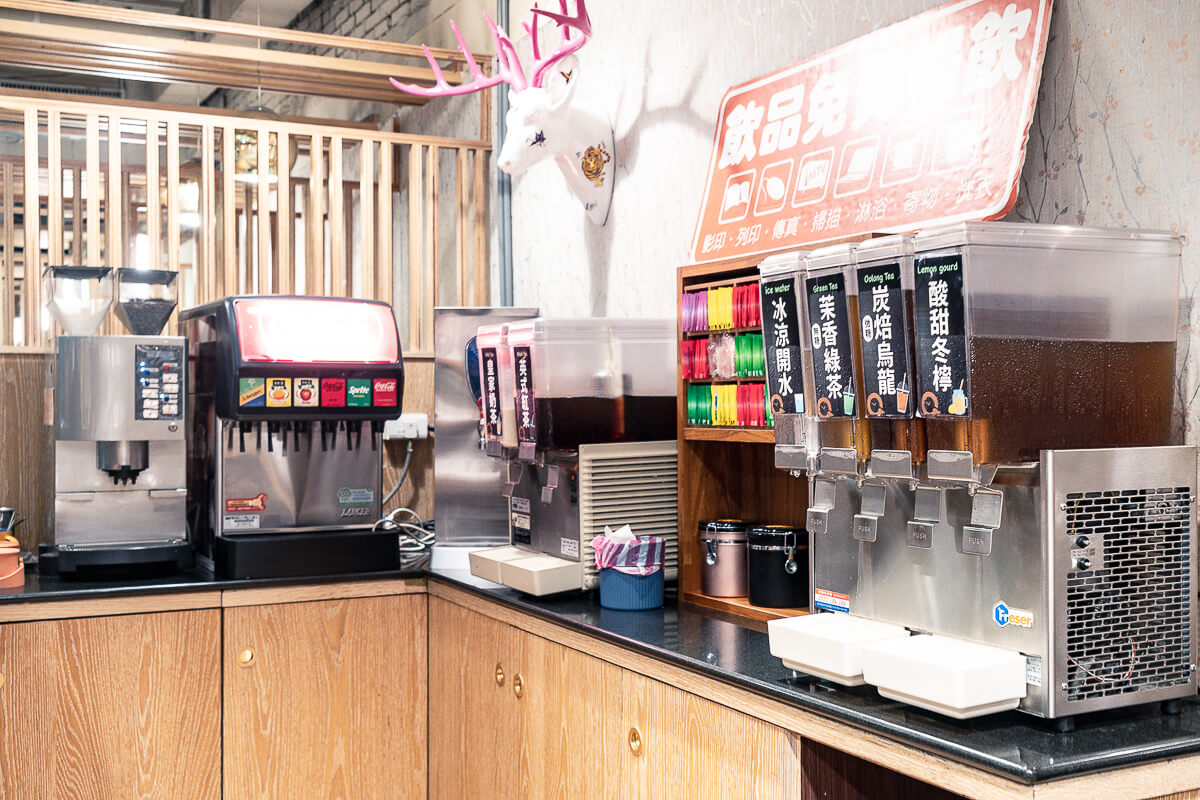 Qtime 京站店｜過夜包廂只要230元！飲料暢飲、漫畫影片免費看～