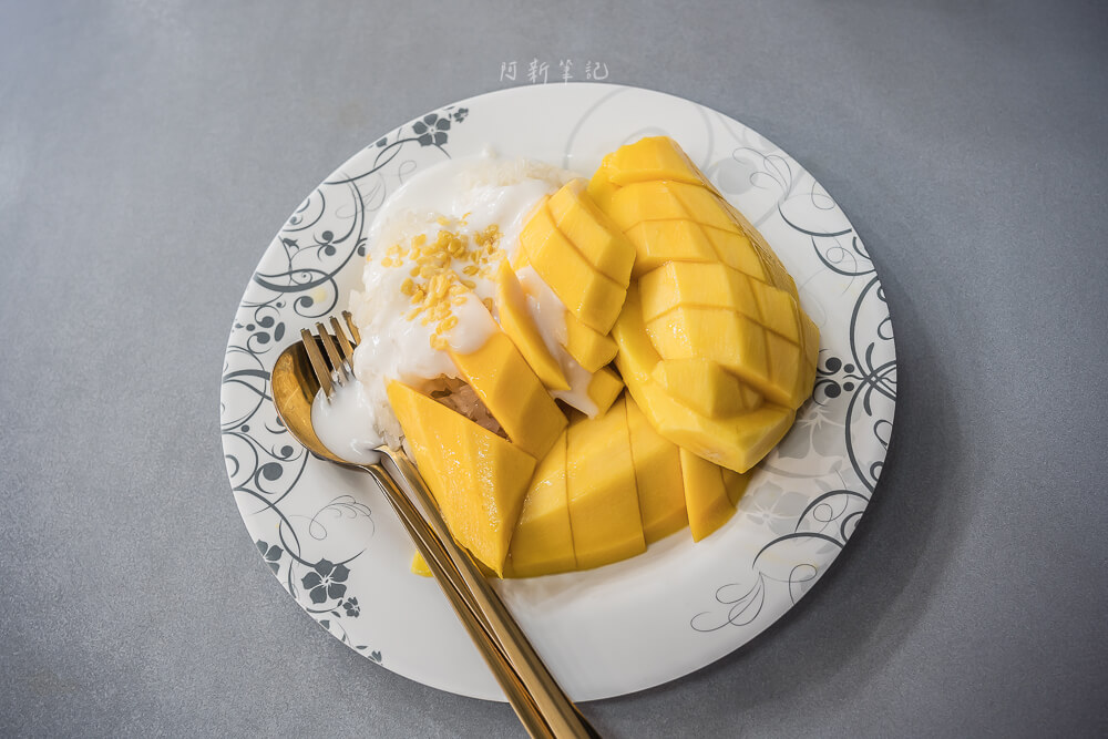 Ning’s Mango Stand｜不起眼曼谷路邊攤！靠芒果糯米飯賣超過20年