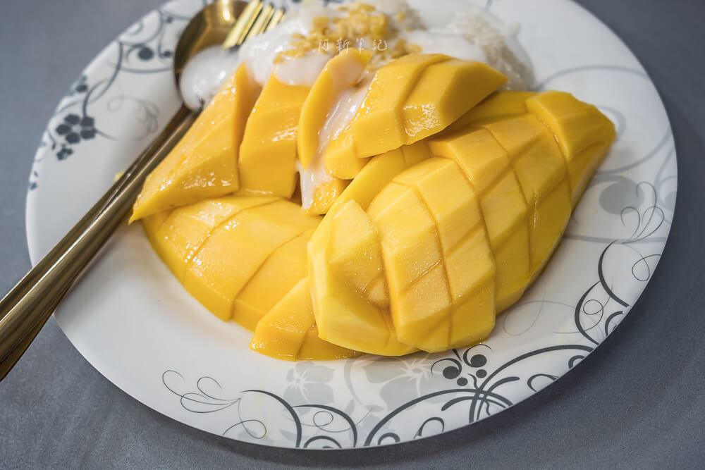 Ning’s Mango Stand｜不起眼曼谷路邊攤！靠芒果糯米飯賣超過20年
