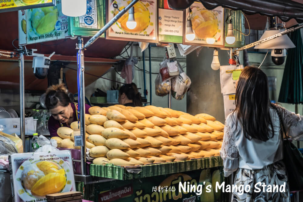 Ning’s Mango Stand｜不起眼曼谷路邊攤！靠芒果糯米飯賣超過20年